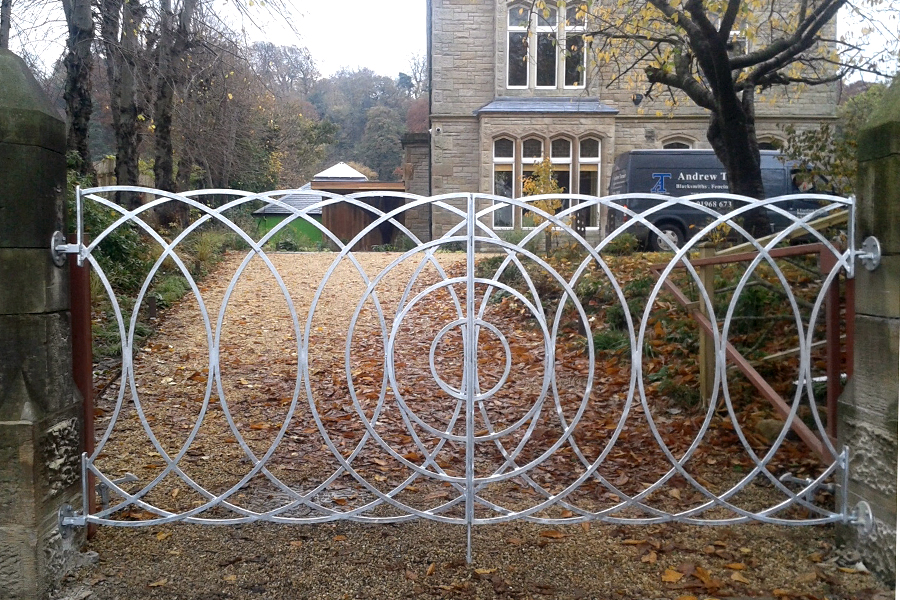 Modern double leaf gate – Andrew Turner LLP